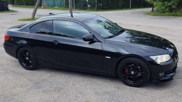 Black BMW 320 2013 in Rokiskis, with an engine capacity of 2.00 L and mileage of 283 thousand km for 6950 €, photo 6 on AUTOMOTO.COM.LV