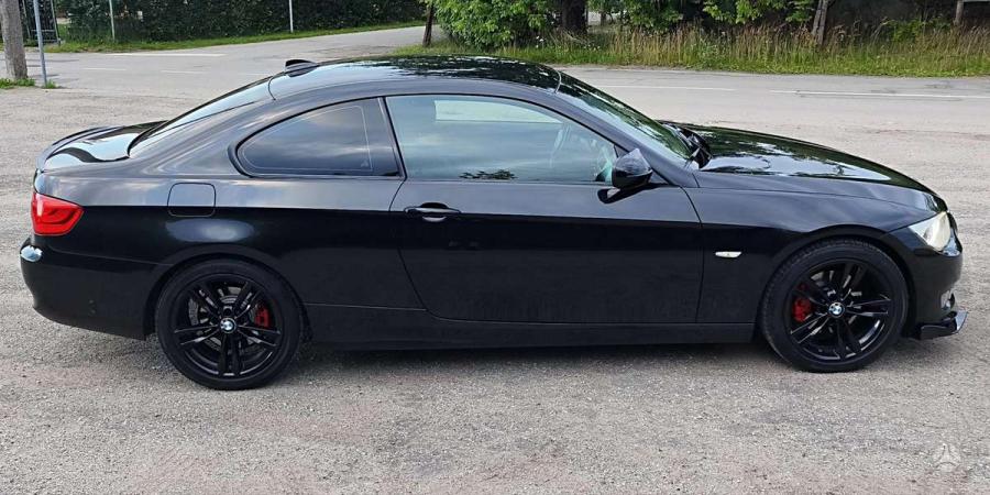 Black BMW 320 2013 in Rokiskis, with an engine capacity of 2.00 L and mileage of 283 thousand km for 6950 €, photo 9 on AUTOMOTO.COM.LV