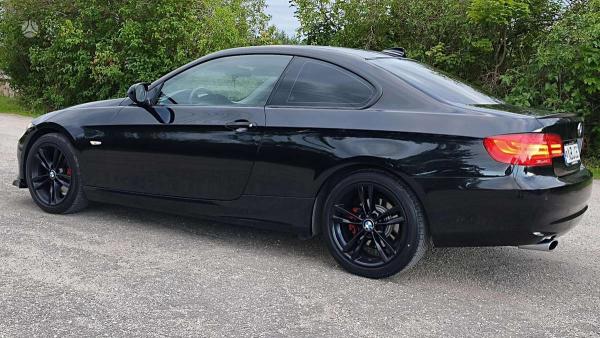 Black BMW 320 2013 in Rokiskis, with an engine capacity of 2.00 L and mileage of 283 thousand km for 6950 €, photo 10 on AUTOMOTO.COM.LV