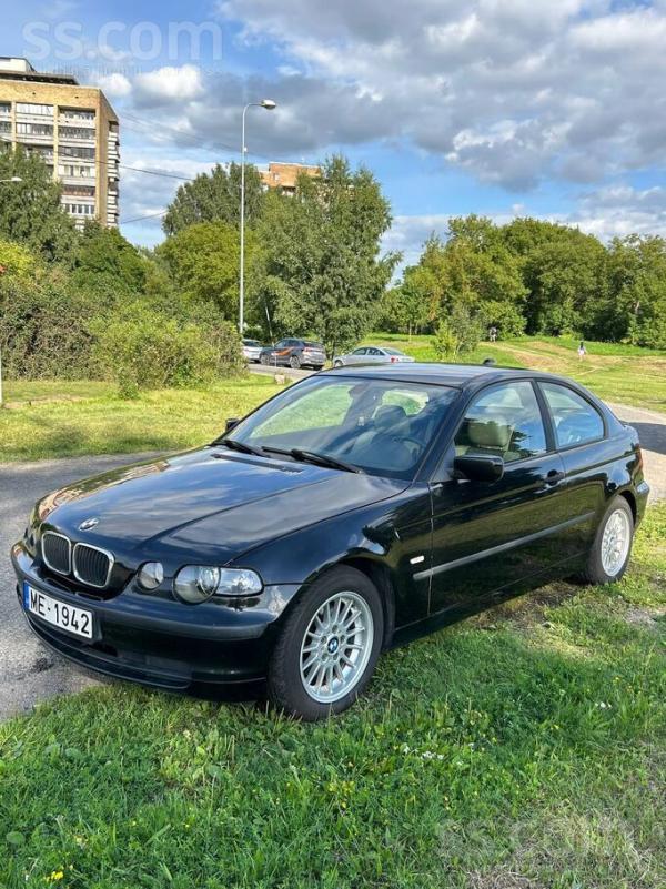 Black BMW 320 2002 in Riga, with an engine capacity of 2.00 L and mileage of 222 thousand km for 3000 €, photo 3 on AUTOMOTO.COM.LV