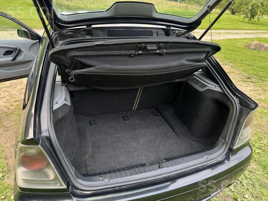 Melns BMW 320 2002 Alūksne, ar dzinēja tilpumu 2.00 L un nobraukumu 293 tūkst. km par 2300 €, foto 18 vietnē AUTOMOTO.COM.LV