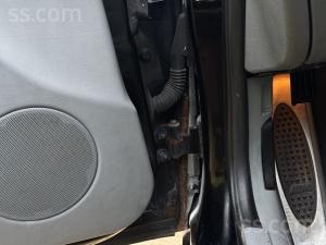 Melns BMW 320 2002 Alūksne, ar dzinēja tilpumu 2.00 L un nobraukumu 293 tūkst. km par 2300 €, foto 21 vietnē AUTOMOTO.COM.LV
