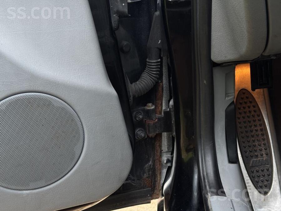 Melns BMW 320 2002 Alūksne, ar dzinēja tilpumu 2.00 L un nobraukumu 293 tūkst. km par 2300 €, foto 21 vietnē AUTOMOTO.COM.LV