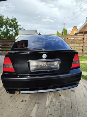 Melns BMW 320 2002 Pakruojis, ar dzinēja tilpumu 2.00 L un nobraukumu 295 tūkst. km par 2000 €, foto 4 vietnē AUTOMOTO.COM.LV