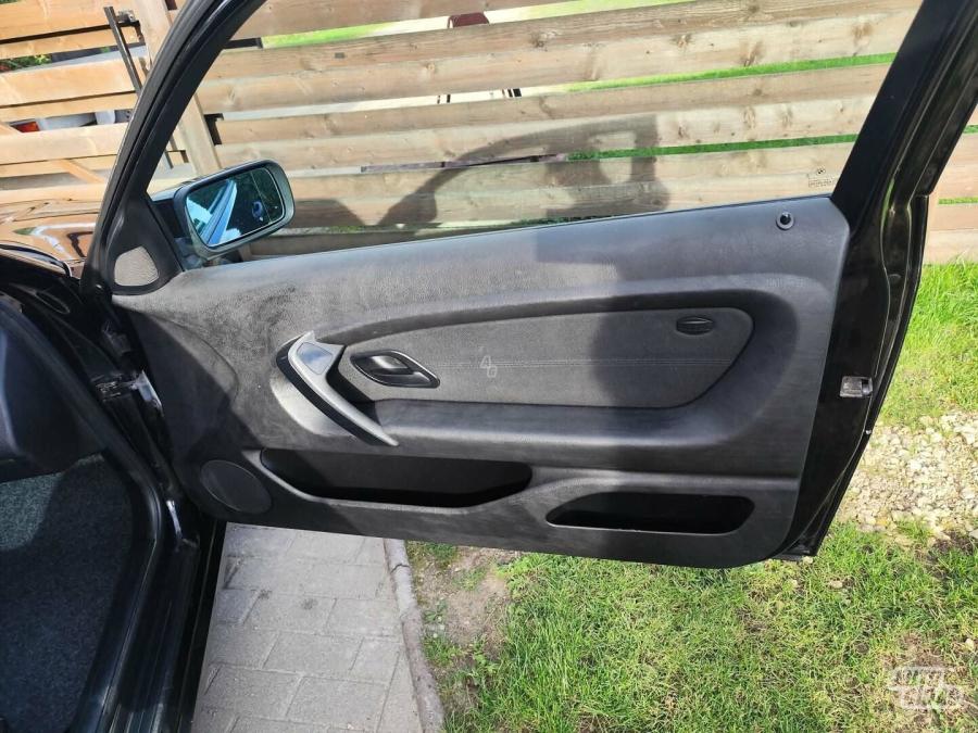 Melns BMW 320 2002 Pakruojis, ar dzinēja tilpumu 2.00 L un nobraukumu 295 tūkst. km par 2000 €, foto 9 vietnē AUTOMOTO.COM.LV