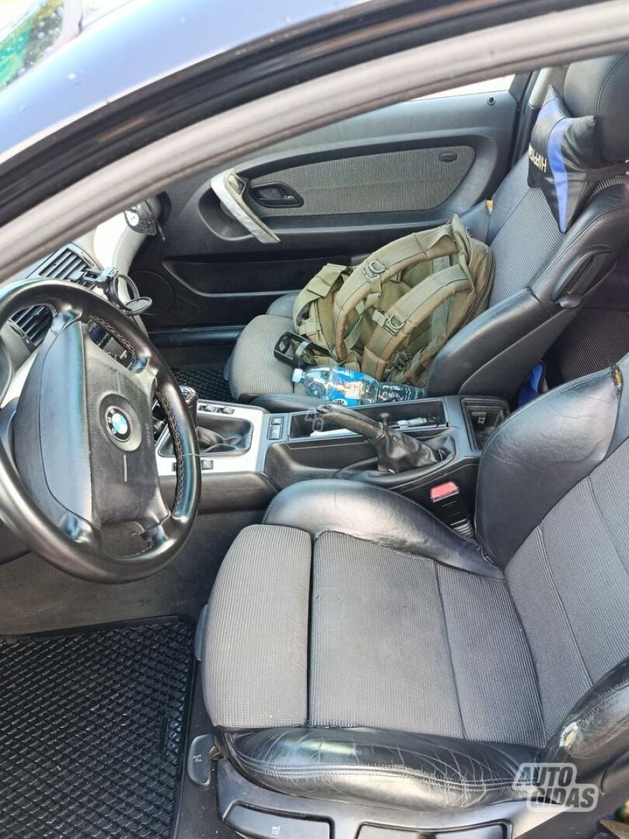 Black BMW 320 2003 in Jonava, with an engine capacity of 2.00 L and mileage of 306 thousand km for 1300 €, photo 5 on AUTOMOTO.COM.LV