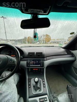 Black BMW 320 2004 in Riga, with an engine capacity of 2.00 L and mileage of 292 thousand km for 2000 €, photo 12 on AUTOMOTO.COM.LV