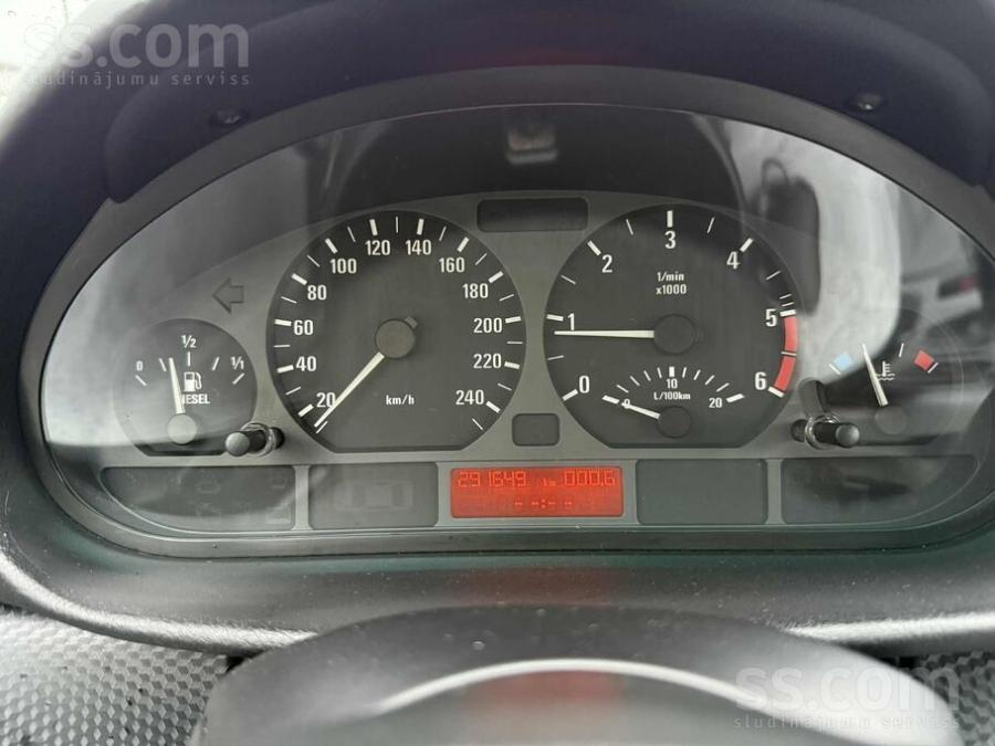Black BMW 320 2004 in Riga, with an engine capacity of 2.00 L and mileage of 292 thousand km for 2000 €, photo 13 on AUTOMOTO.COM.LV