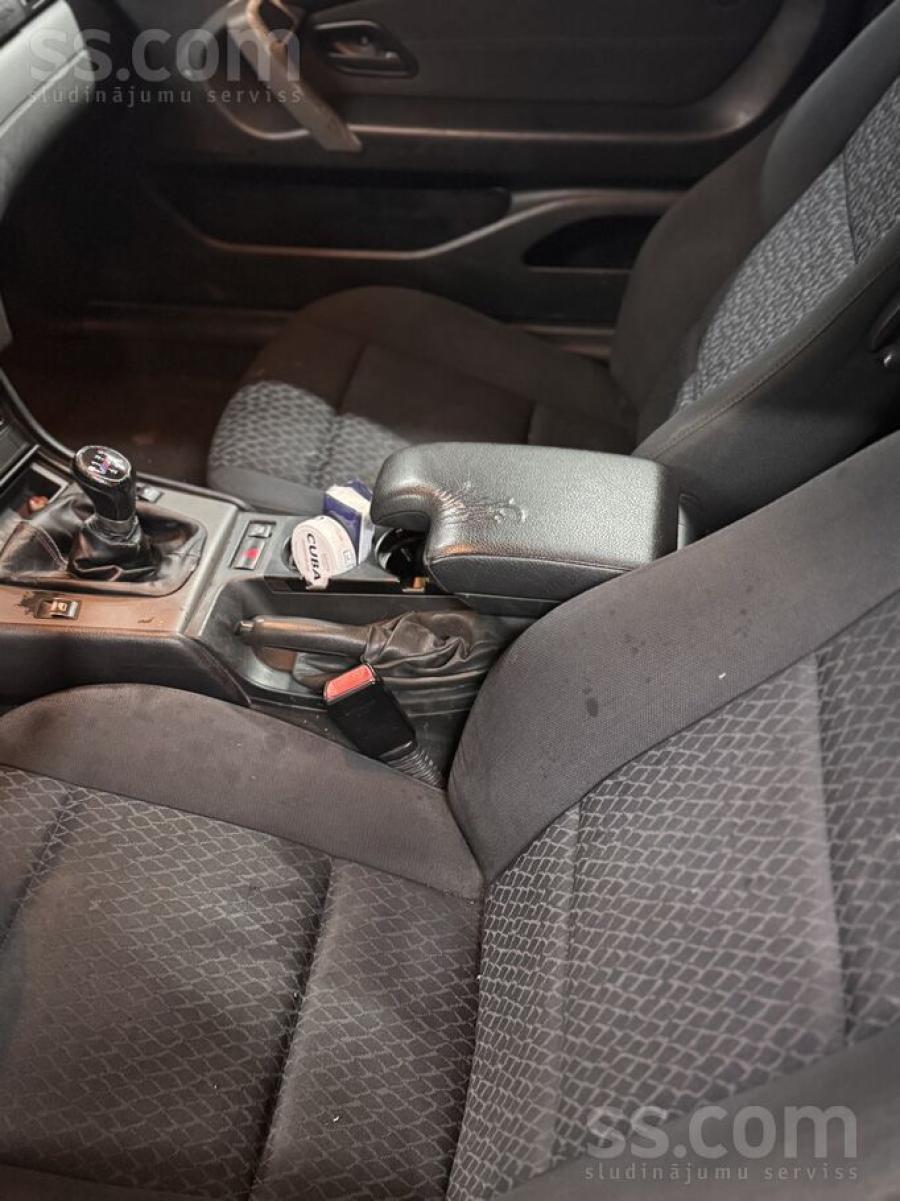 Black BMW 320 2004 in Riga, with an engine capacity of 2.00 L and mileage of 378 thousand km for 2195 €, photo 9 on AUTOMOTO.COM.LV
