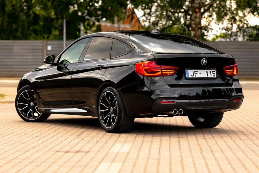 Black BMW 320 2017 in Jelgava, with an engine capacity of 2.00 L and mileage of 250 thousand km for 17300 €, photo 4 on AUTOMOTO.COM.LV