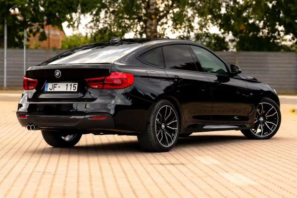 Black BMW 320 2017 in Jelgava, with an engine capacity of 2.00 L and mileage of 250 thousand km for 17300 €, photo 4 on AUTOMOTO.COM.LV