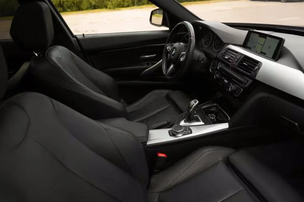 Black BMW 320 2017 in Jelgava, with an engine capacity of 2.00 L and mileage of 250 thousand km for 17300 €, photo 6 on AUTOMOTO.COM.LV