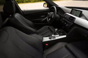 Black BMW 320 2017 in Jelgava, with an engine capacity of 2.00 L and mileage of 250 thousand km for 17300 €, photo 7 on AUTOMOTO.COM.LV