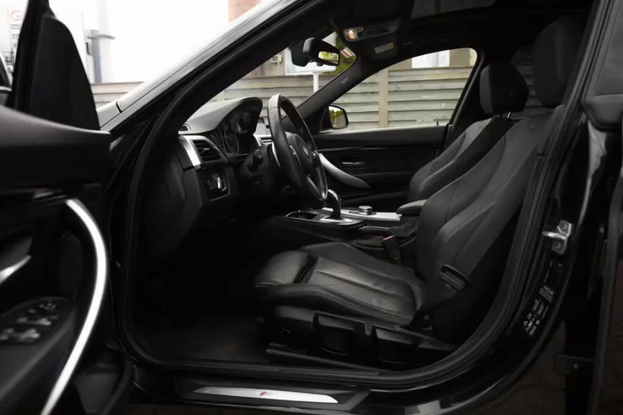 Black BMW 320 2017 in Jelgava, with an engine capacity of 2.00 L and mileage of 250 thousand km for 17300 €, photo 11 on AUTOMOTO.COM.LV