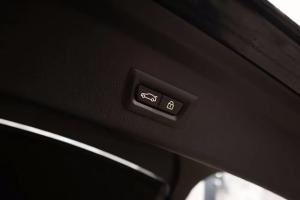 Black BMW 320 2017 in Jelgava, with an engine capacity of 2.00 L and mileage of 250 thousand km for 17300 €, photo 20 on AUTOMOTO.COM.LV