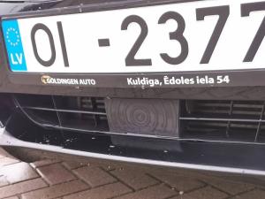 Black BMW 320 2018 in Kuldiga, with an engine capacity of 2.00 L and mileage of 222 thousand km for 14490 €, photo 8 on AUTOMOTO.COM.LV