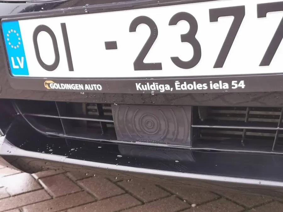 Black BMW 320 2018 in Kuldiga, with an engine capacity of 2.00 L and mileage of 222 thousand km for 14490 €, photo 8 on AUTOMOTO.COM.LV