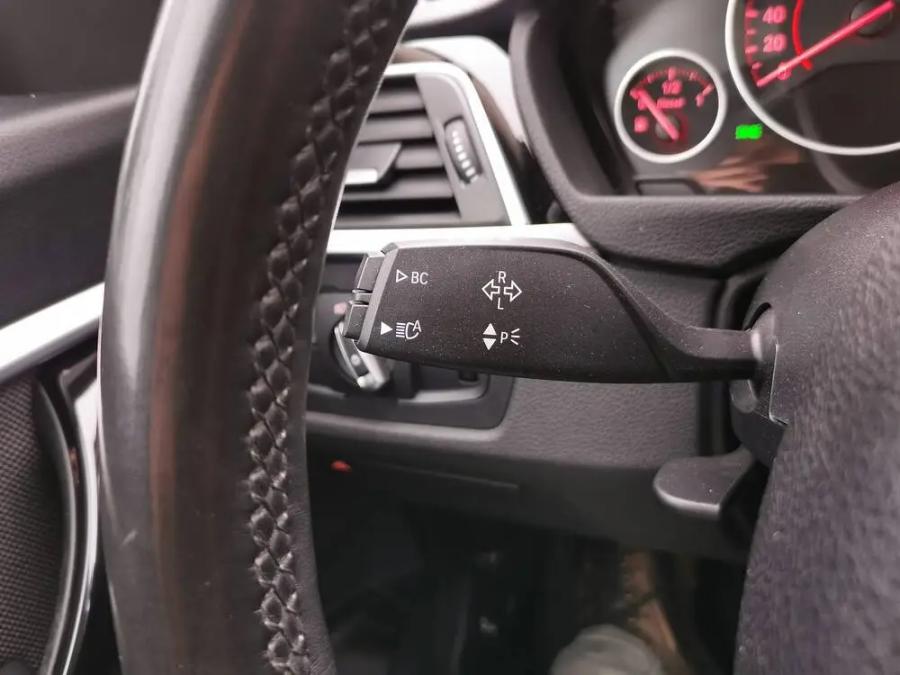 Black BMW 320 2018 in Kuldiga, with an engine capacity of 2.00 L and mileage of 222 thousand km for 14490 €, photo 21 on AUTOMOTO.COM.LV