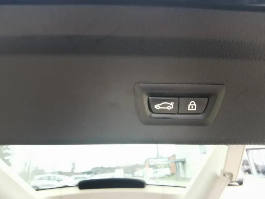 Black BMW 320 2018 in Kuldiga, with an engine capacity of 2.00 L and mileage of 222 thousand km for 14490 €, photo 27 on AUTOMOTO.COM.LV