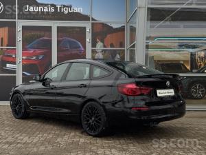 Black BMW 320 2019 in Valmiera, with an engine capacity of 2.00 L and mileage of 176 thousand km for 18500 €, photo 4 on AUTOMOTO.COM.LV