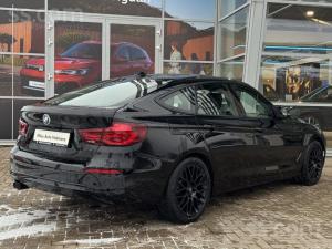 Black BMW 320 2019 in Valmiera, with an engine capacity of 2.00 L and mileage of 176 thousand km for 18500 €, photo 6 on AUTOMOTO.COM.LV