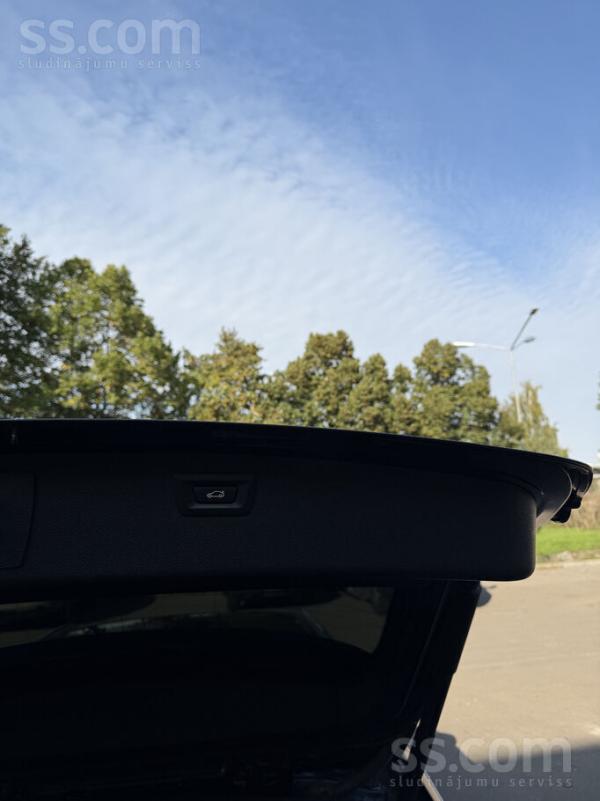 Black BMW 320 2015 in Riga, with an engine capacity of 2.00 L and mileage of 277 thousand km for 13500 €, photo 4 on AUTOMOTO.COM.LV