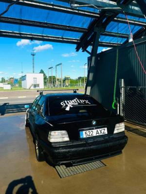 Melns BMW 320 1994 Rakvere, ar dzinēja tilpumu 2.80 L un nobraukumu 302 tūkst. km par 5555 €, foto 5 vietnē AUTOMOTO.COM.LV