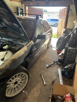 Melns BMW 320 1994 Rakvere, ar dzinēja tilpumu 2.80 L un nobraukumu 302 tūkst. km par 5555 €, foto 12 vietnē AUTOMOTO.COM.LV