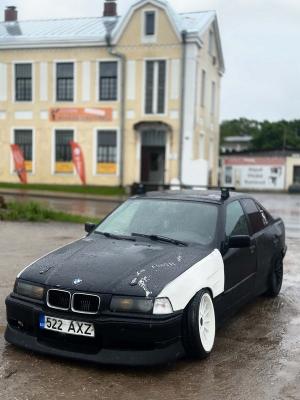 Melns BMW 320 1994 Rakvere, ar dzinēja tilpumu 2.80 L un nobraukumu 302 tūkst. km par 5555 €, foto 14 vietnē AUTOMOTO.COM.LV