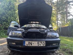 Black BMW 320 1998 in Riga, with an engine capacity of 2.00 L and mileage of 372 thousand km for 990 €, photo 3 on AUTOMOTO.COM.LV