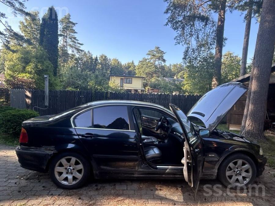 Black BMW 320 1998 in Riga, with an engine capacity of 2.00 L and mileage of 372 thousand km for 990 €, photo 8 on AUTOMOTO.COM.LV