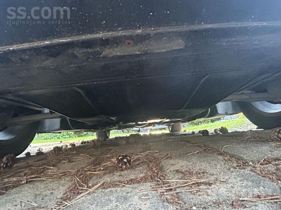 Black BMW 320 1998 in Riga, with an engine capacity of 2.00 L and mileage of 372 thousand km for 990 €, photo 15 on AUTOMOTO.COM.LV