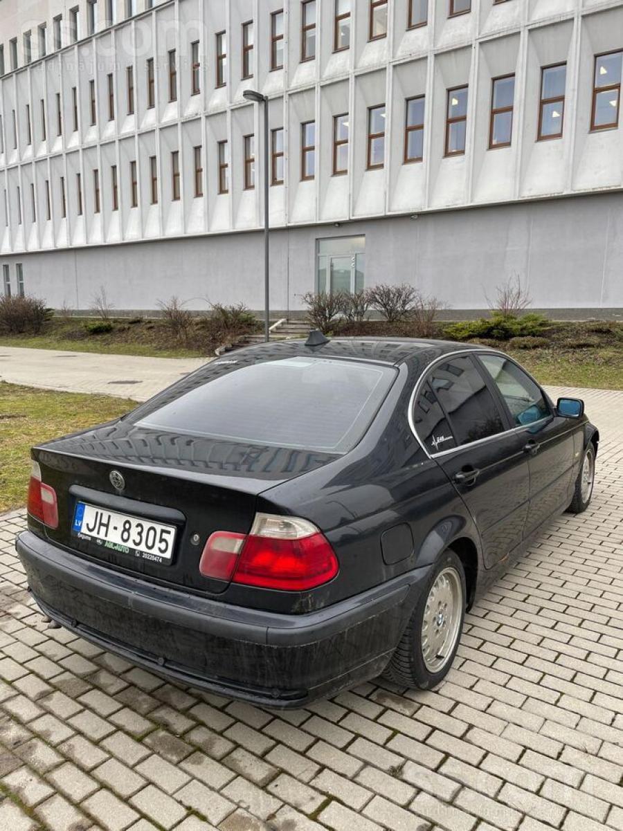 Black BMW 320 2000 in Riga, with an engine capacity of 2.20 L and mileage of 372 thousand km for 2200 €, photo 3 on AUTOMOTO.COM.LV