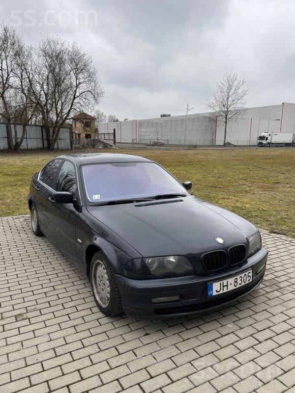 Melns BMW 320 2000 Rīga, ar dzinēja tilpumu 2.20 L un nobraukumu 372 tūkst. km par 2200 €, foto 4 vietnē AUTOMOTO.COM.LV