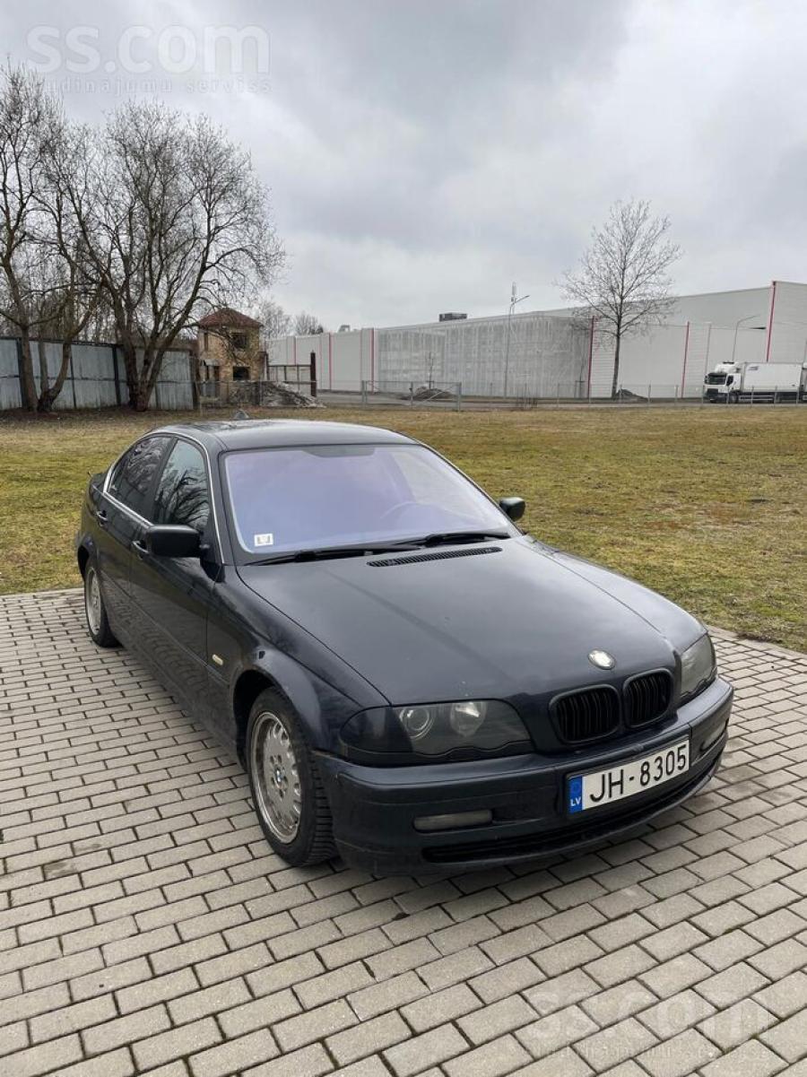 Black BMW 320 2000 in Riga, with an engine capacity of 2.20 L and mileage of 372 thousand km for 2200 €, photo 4 on AUTOMOTO.COM.LV