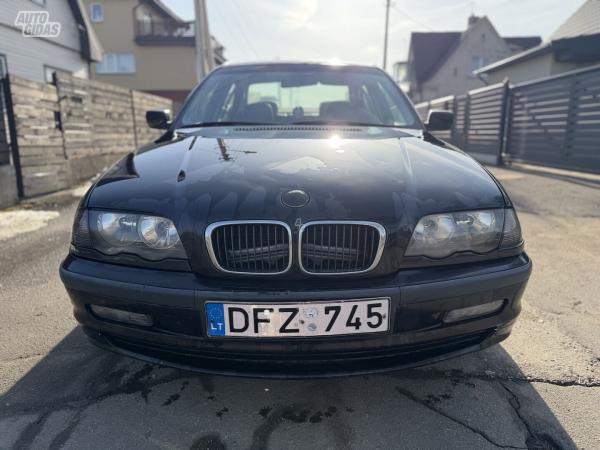 Melns BMW 320 2000 Kauņa, ar dzinēja tilpumu 2.00 L un nobraukumu 256 tūkst. km par 1700 €, foto 3 vietnē AUTOMOTO.COM.LV