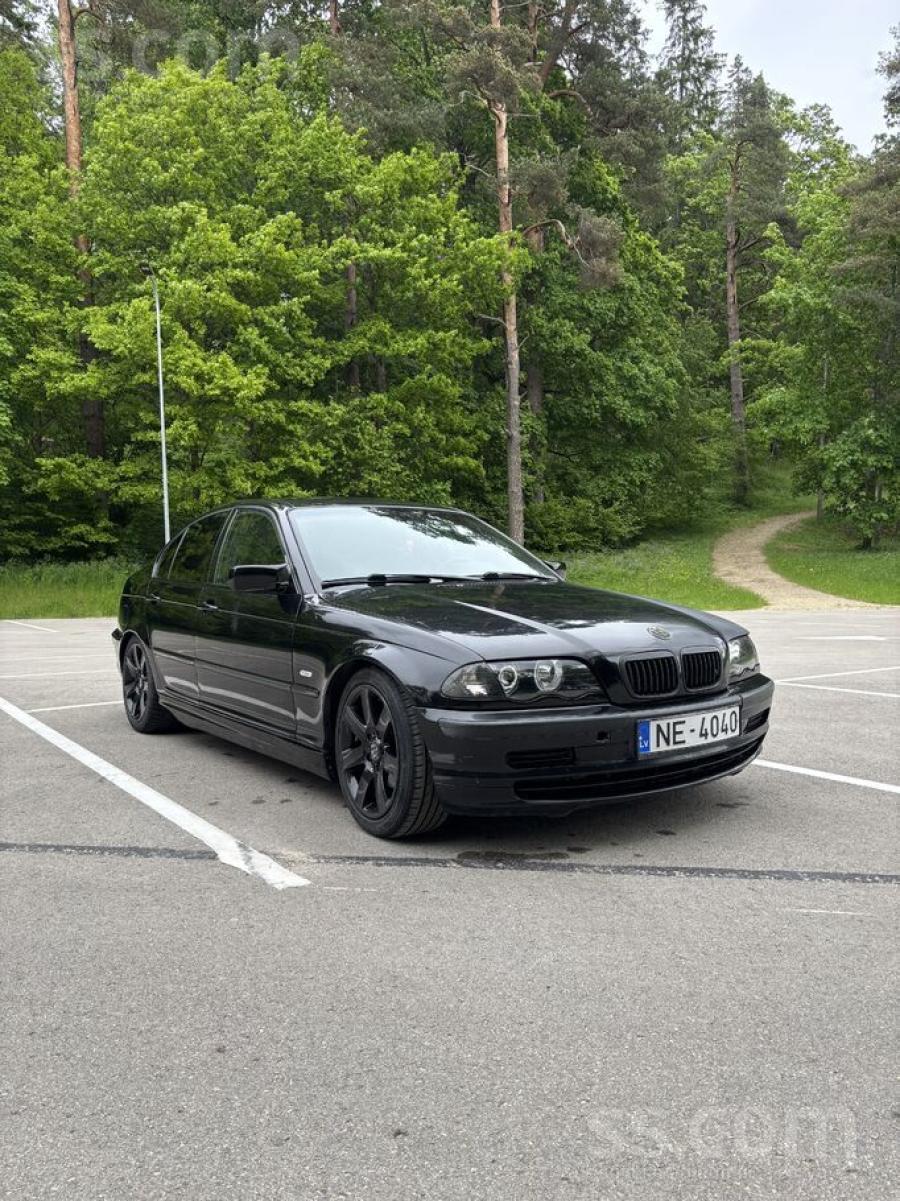 Black BMW 320 2000 in Riga, with an engine capacity of 2.00 L and mileage of 238 thousand km for 2200 €, photo 1 on AUTOMOTO.COM.LV