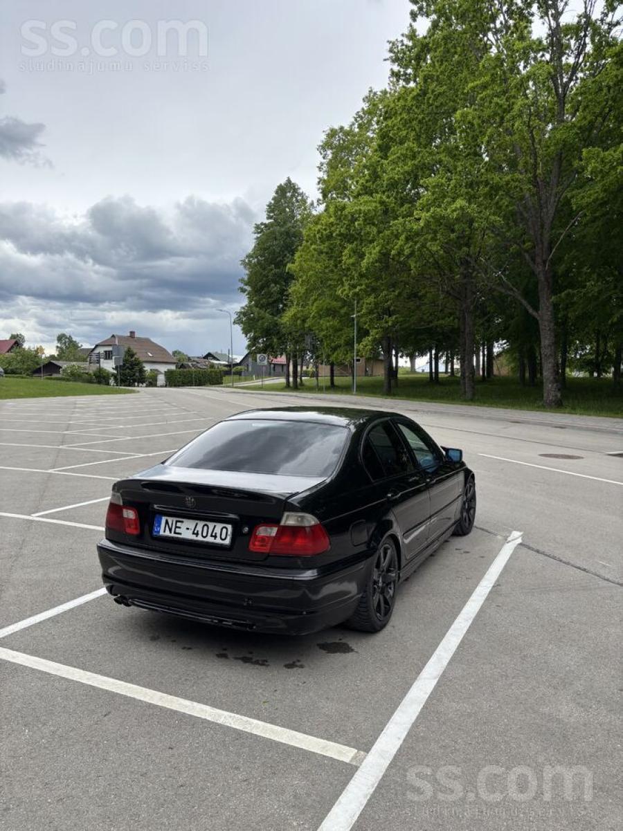 Black BMW 320 2000 in Riga, with an engine capacity of 2.00 L and mileage of 238 thousand km for 2200 €, photo 4 on AUTOMOTO.COM.LV