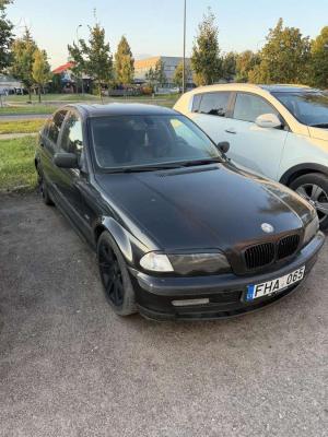 Black BMW 320 2001 in Kaunas, with an engine capacity of 1.95 L and mileage of 275 thousand km for 660 €, photo 3 on AUTOMOTO.COM.LV