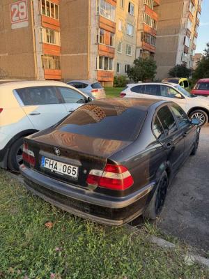 Black BMW 320 2001 in Kaunas, with an engine capacity of 1.95 L and mileage of 275 thousand km for 660 €, photo 4 on AUTOMOTO.COM.LV