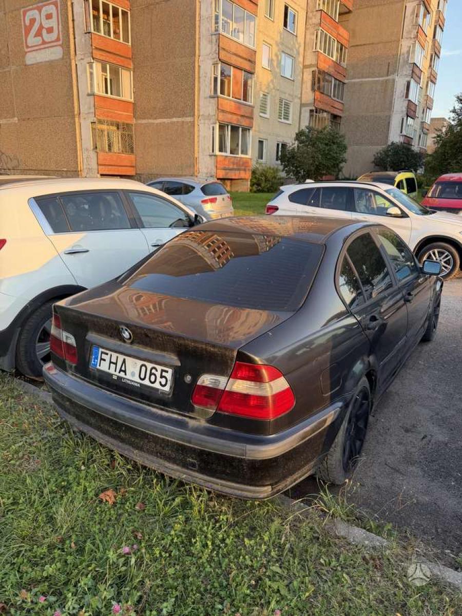 Black BMW 320 2001 in Kaunas, with an engine capacity of 1.95 L and mileage of 275 thousand km for 660 €, photo 4 on AUTOMOTO.COM.LV