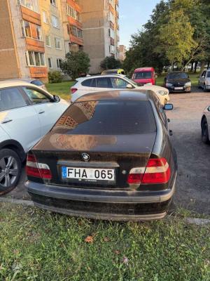 Black BMW 320 2001 in Kaunas, with an engine capacity of 1.95 L and mileage of 275 thousand km for 660 €, photo 6 on AUTOMOTO.COM.LV