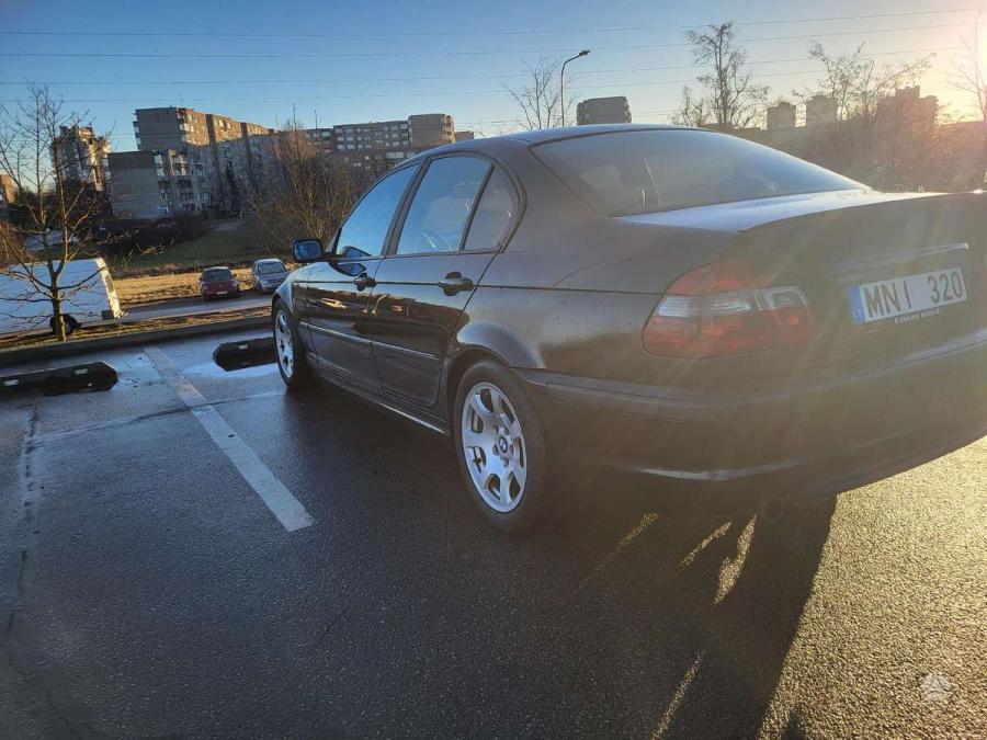 Black BMW 320 2002 in Vilnius, with an engine capacity of 2.00 L and mileage of 434 thousand km for 1700 €, photo 4 on AUTOMOTO.COM.LV