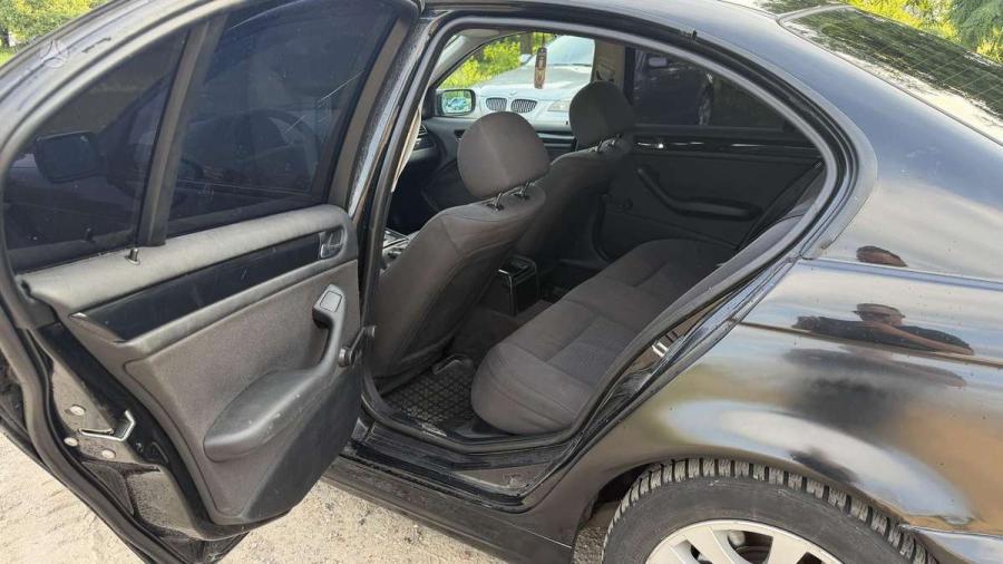 Black BMW 320 2002 in Vilnius, with an engine capacity of 2.00 L and mileage of 318 thousand km for 1550 €, photo 20 on AUTOMOTO.COM.LV