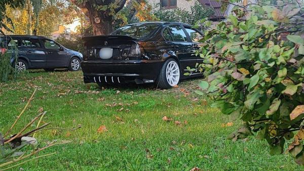 BMW 320 2002 Klaipėda vietnē Melns BMW 320 2002 Klaipėda, ar dzinēja tilpumu 2.17 L un nobraukumu 239 tūkst. km par 4500 €, foto 4 vietnē AUTOMOTO.COM.LV