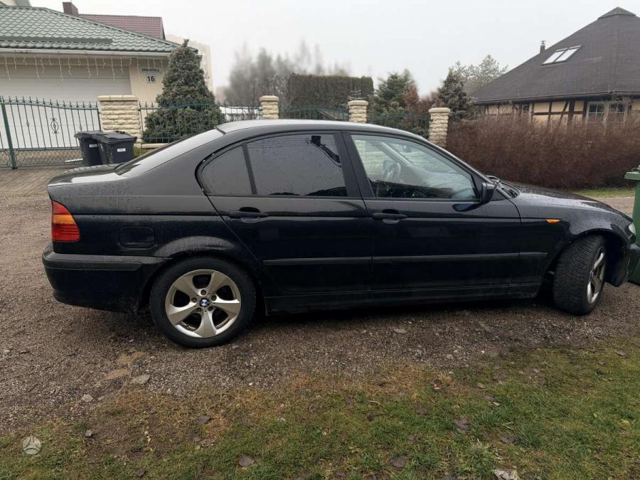 Melns BMW 320 2003 Viļņa, ar dzinēja tilpumu 2.00 L un nobraukumu 300 tūkst. km par 999 €, foto 6 vietnē AUTOMOTO.COM.LV