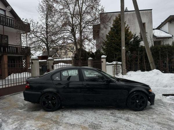 Melns BMW 320 2003 Viļņa, ar dzinēja tilpumu 2.00 L un nobraukumu 370 tūkst. km par 1800 €, foto 4 vietnē AUTOMOTO.COM.LV
