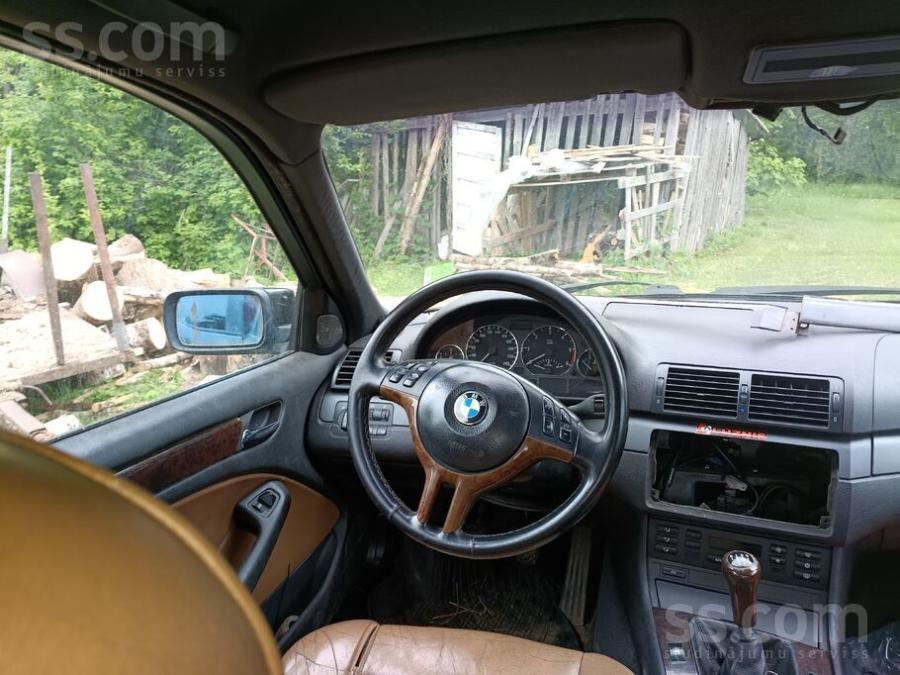 Black BMW 320 2003 in Riga, with an engine capacity of 2.00 L and mileage of 334 thousand km for 1300 €, photo 5 on AUTOMOTO.COM.LV