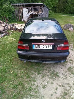 Black BMW 320 2003 in Riga, with an engine capacity of 2.00 L and mileage of 334 thousand km for 1300 €, photo 9 on AUTOMOTO.COM.LV
