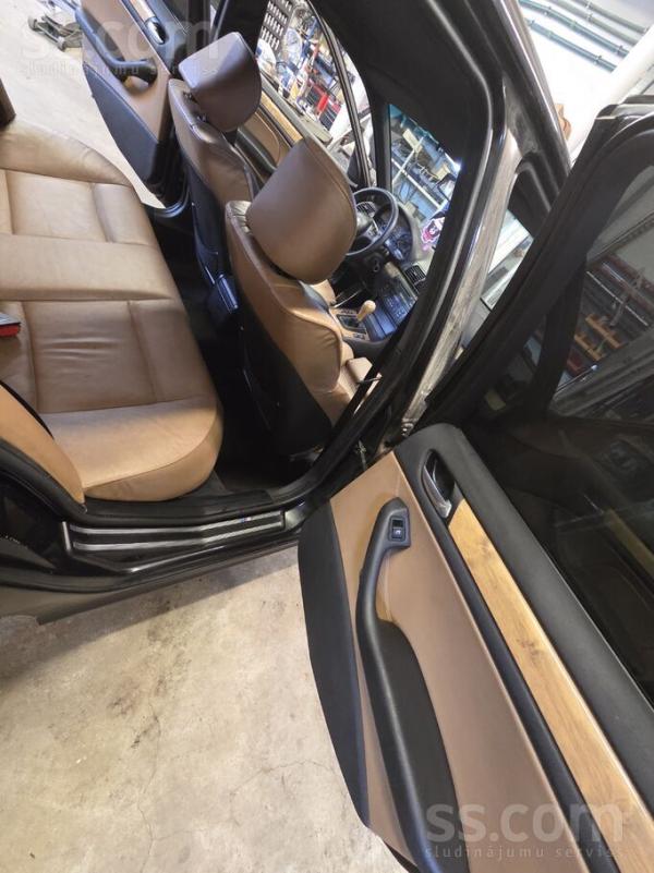 Melns BMW 320 2003 Rīga, ar dzinēja tilpumu 2.00 L un nobraukumu 442 tūkst. km par 3000 €, foto 9 vietnē AUTOMOTO.COM.LV